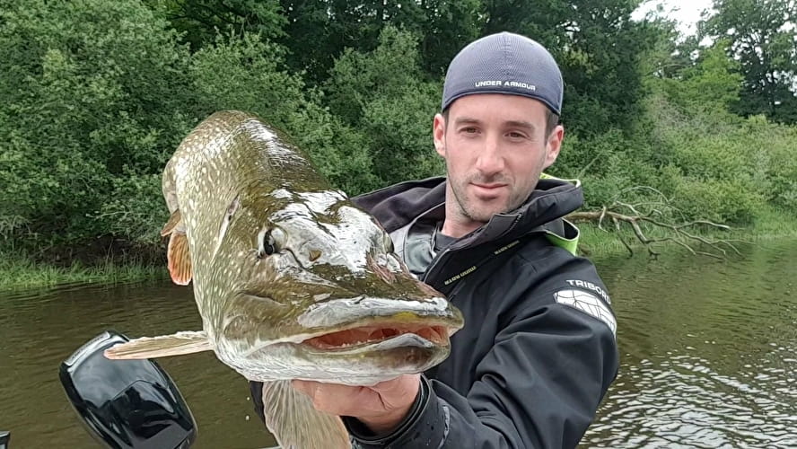 Pêche au lac de Chaumeçon | Morvan Sommets et Grands Lacs